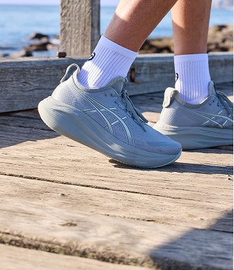 Women's Ascent Stratus Sneaker in White | The Athlete's Foot