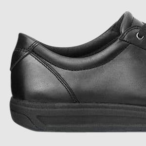 ASCENT STRATUS (D WIDE) WOMENS BLACK | The Athlete's Foot