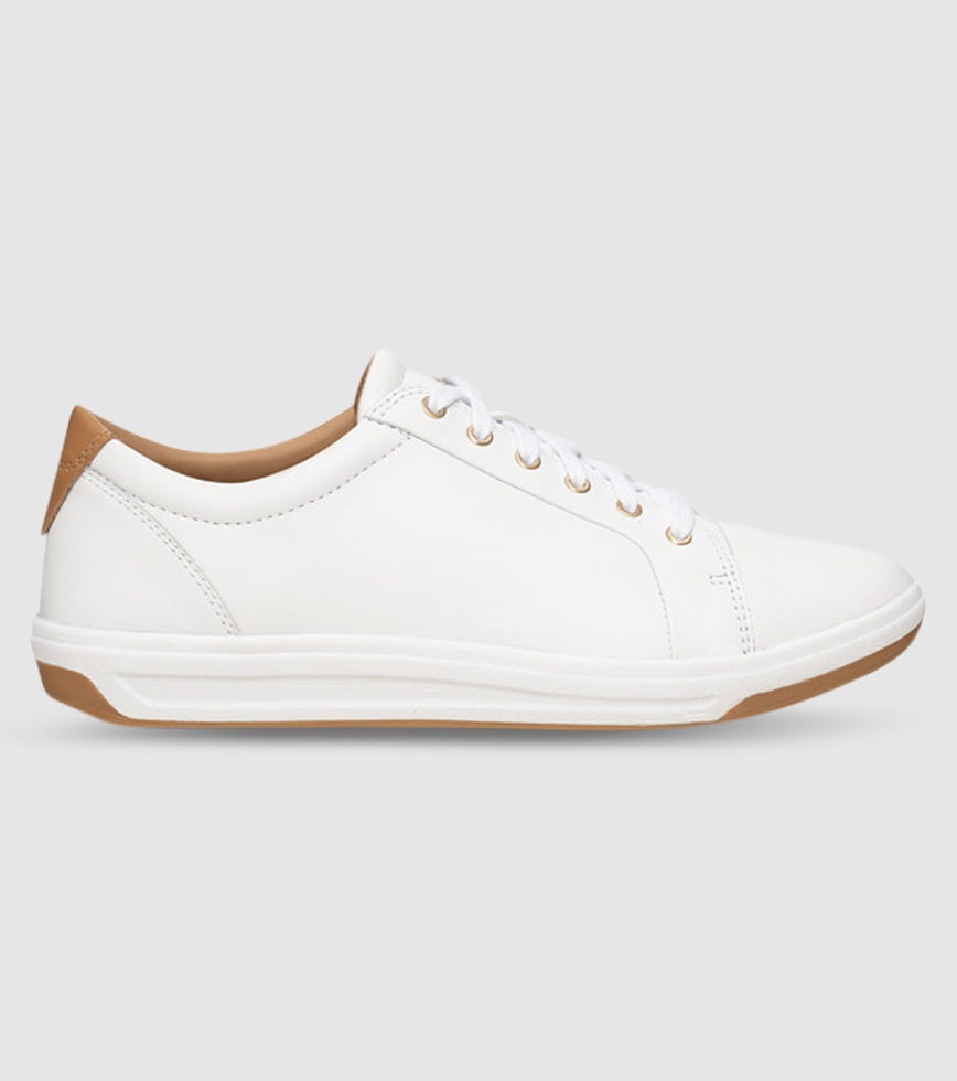 Women's Ascent Stratus Sneaker in White | The Athlete's Foot