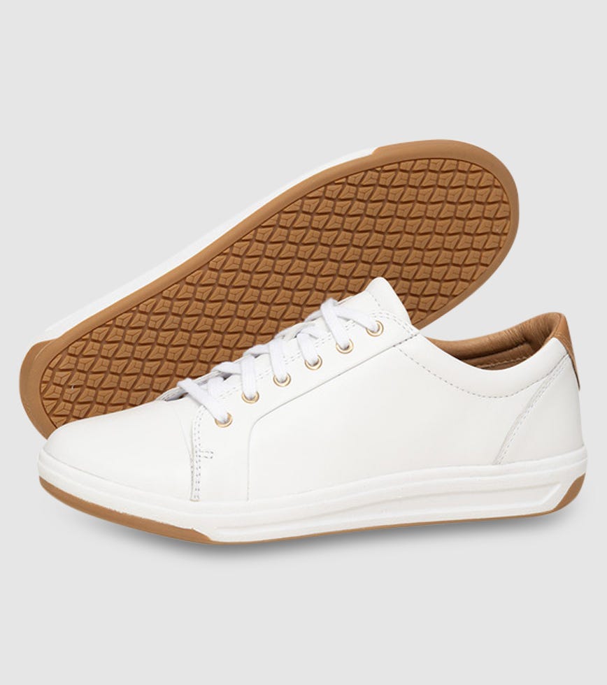 Women's Ascent Stratus Sneaker in White | The Athlete's Foot