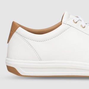 ASCENT STRATUS WOMENS WHITE | The Athlete's Foot