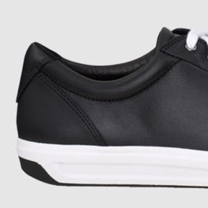 ASCENT STRATUS WOMENS BLACK WHITE | The Athlete's Foot