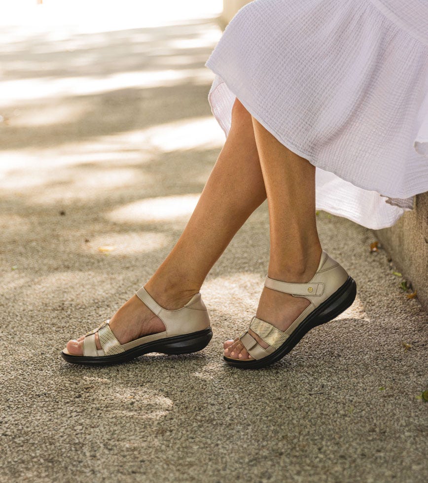 REVERE NEGARA WOMENS CHAMPAGNE | The Athlete's Foot