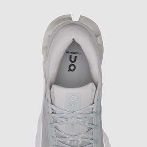 ON RUNNING CLOUDFLYER 5 MENS GLACIER WOLF | The Athlete's Foot