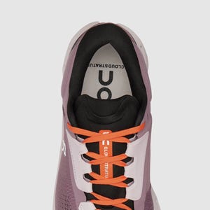 ON RUNNING CLOUDSTRATUS 3 C WOMENS QUARTZ LILY | The Athlete's Foot