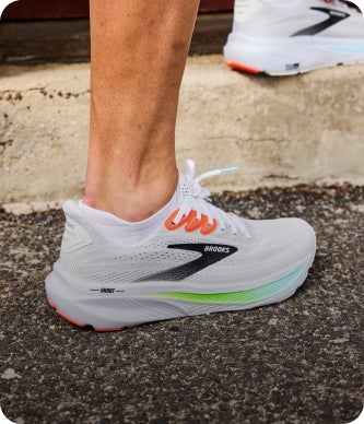 Women's Ascent Stratus Sneaker in White | The Athlete's Foot